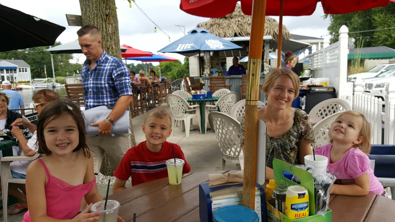 Dining - Barbee Lake Rental