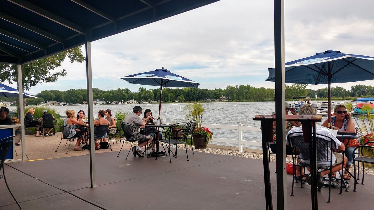 Dining - Barbee Lake Rental